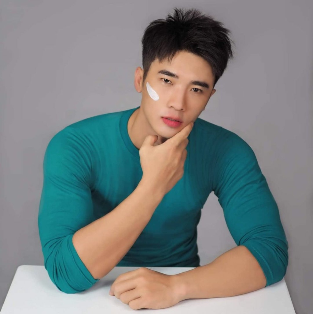 เปิดวาร์ป Jay Wang Zhou หนุ่มหล่อ ขาวใส ใจละลาย ซิกแพคแน่น เป้าตุง!!