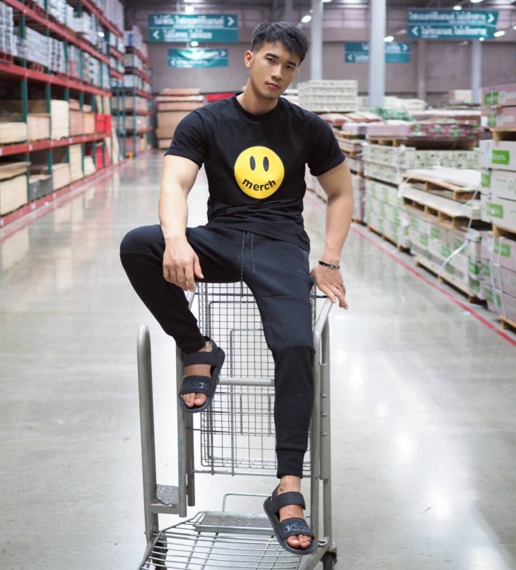 เปิดวาร์ป Jay Wang Zhou หนุ่มหล่อ ขาวใส ใจละลาย ซิกแพคแน่น เป้าตุง!!