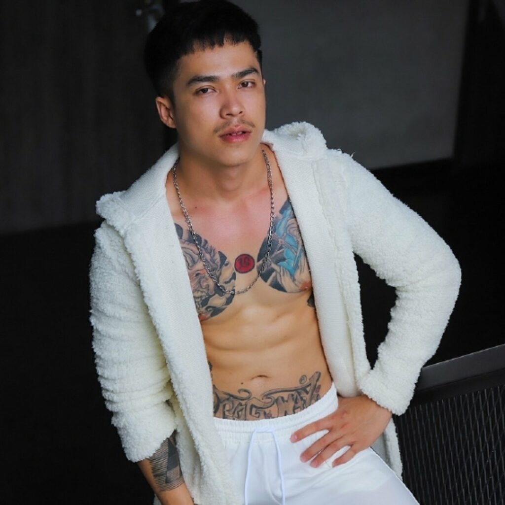 แซ่บจนกีสั่น!! ไนท์ อธิพงษ์ นายแบบ หนุ่มหล่อ รอยสักเท่ อวดหุ่นเสียว ชวนฟินมาก