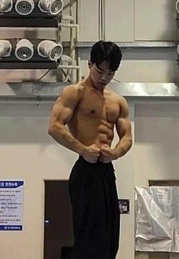 Choi Jun Ho เน็ตไอดอลหนุ่มจากแดนโสมขาว หนุ่มหล่อหุ่นแซ่บ