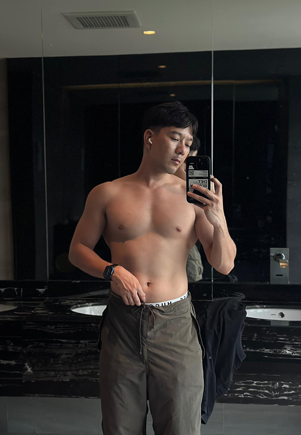 Arm Hawaii เปิดวาร์ปหนุ่มหล่อ ดีกรีนายแบบ หล่อแซ่บดีต่อใจ!!