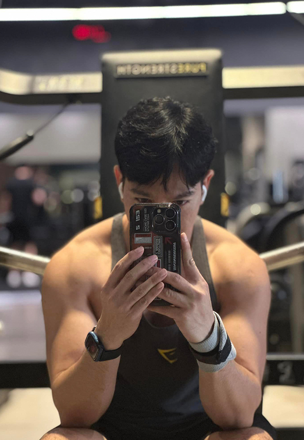 Arm Hawaii เปิดวาร์ปหนุ่มหล่อ ดีกรีนายแบบ หล่อแซ่บดีต่อใจ!!