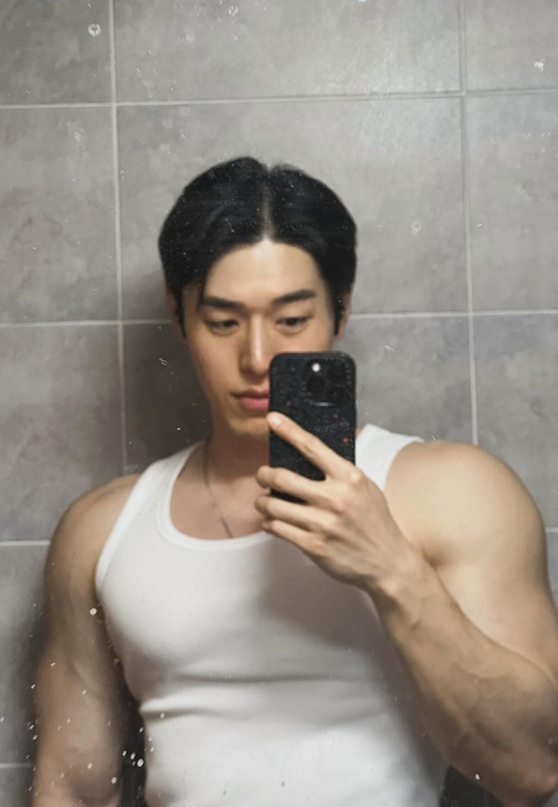 jj howoo เปิดวาร์ปหนุ่มหล่อ กล้ามแน่นเปรี๊ยะ ซิกแพคแน่น เป้าตุงจุก!!