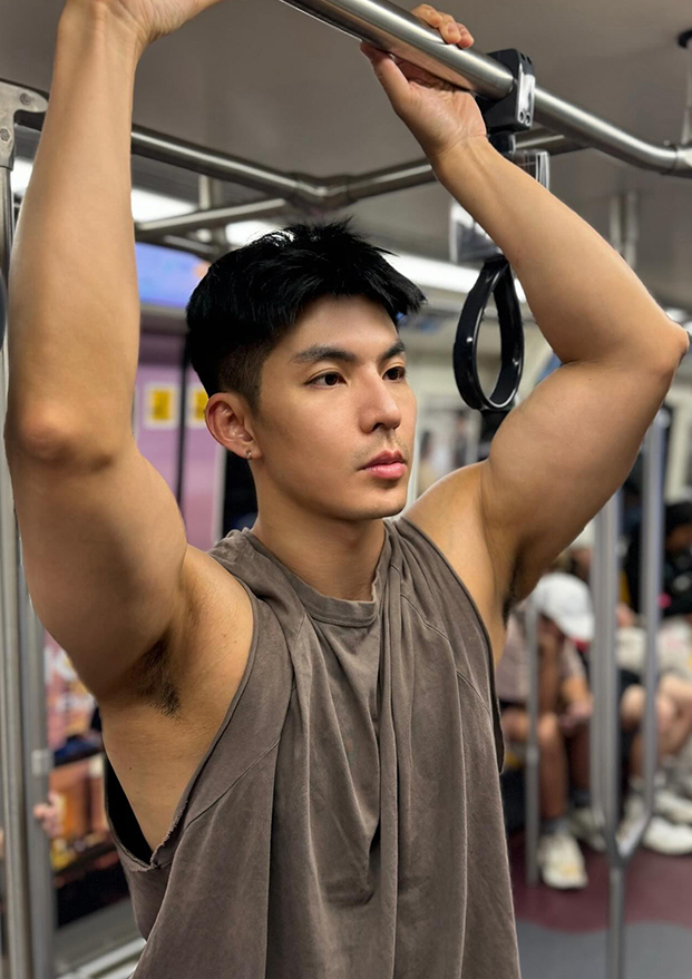 TAKA เปิดวาร์ปหนุ่มกล้ามแน่นสายโชว์ ชาวไต้หวัน นายแบบหล่อเท่!!