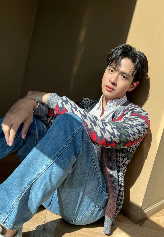 Thanapat Kawila เปิดวาร์ปดาราหนุ่มหล่อ อวดหุ่นล่ำ ซิกแพคฉ่ำเป็นลูก!!