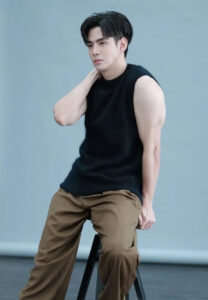 Thanapat Kawila เปิดวาร์ปดาราหนุ่มหล่อ อวดหุ่นล่ำ ซิกแพคฉ่ำเป็นลูก!!