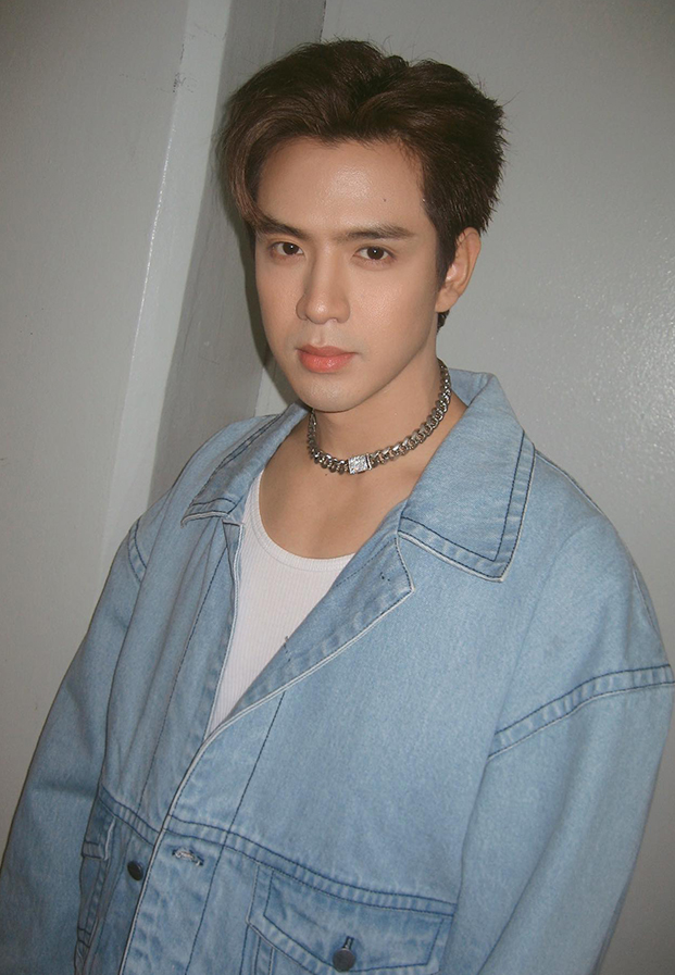 Thanapat Kawila เปิดวาร์ปดาราหนุ่มหล่อ อวดหุ่นล่ำ ซิกแพคฉ่ำเป็นลูก!!