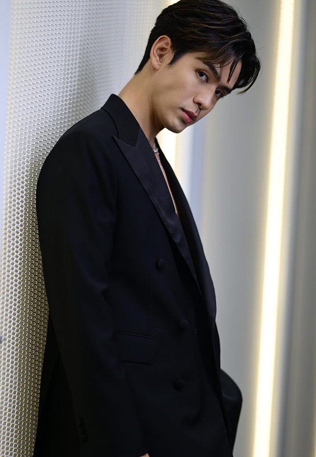 Thanapat Kawila เปิดวาร์ปดาราหนุ่มหล่อ อวดหุ่นล่ำ ซิกแพคฉ่ำเป็นลูก!!